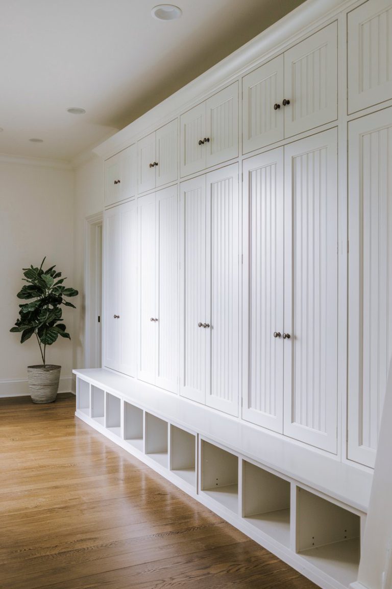 15 Stylish Mudroom Lockers with Doors for a Tidy Home
